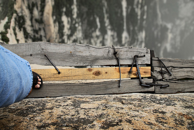 The Insane, Terrifying Huashan Plank Walk In China - A Plank "bridge ...