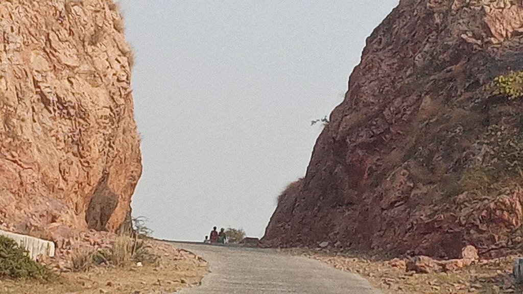 Dashrath "Mountain Man" Manjhi - A Man Single-handedly Moves A Mountain ...