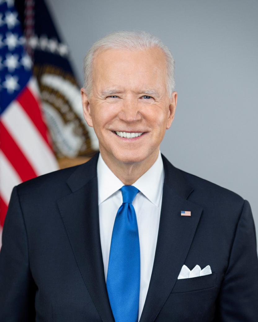 Donald Trump’s 2025 Official Presidential Portrait Looks Just Like A DC ...